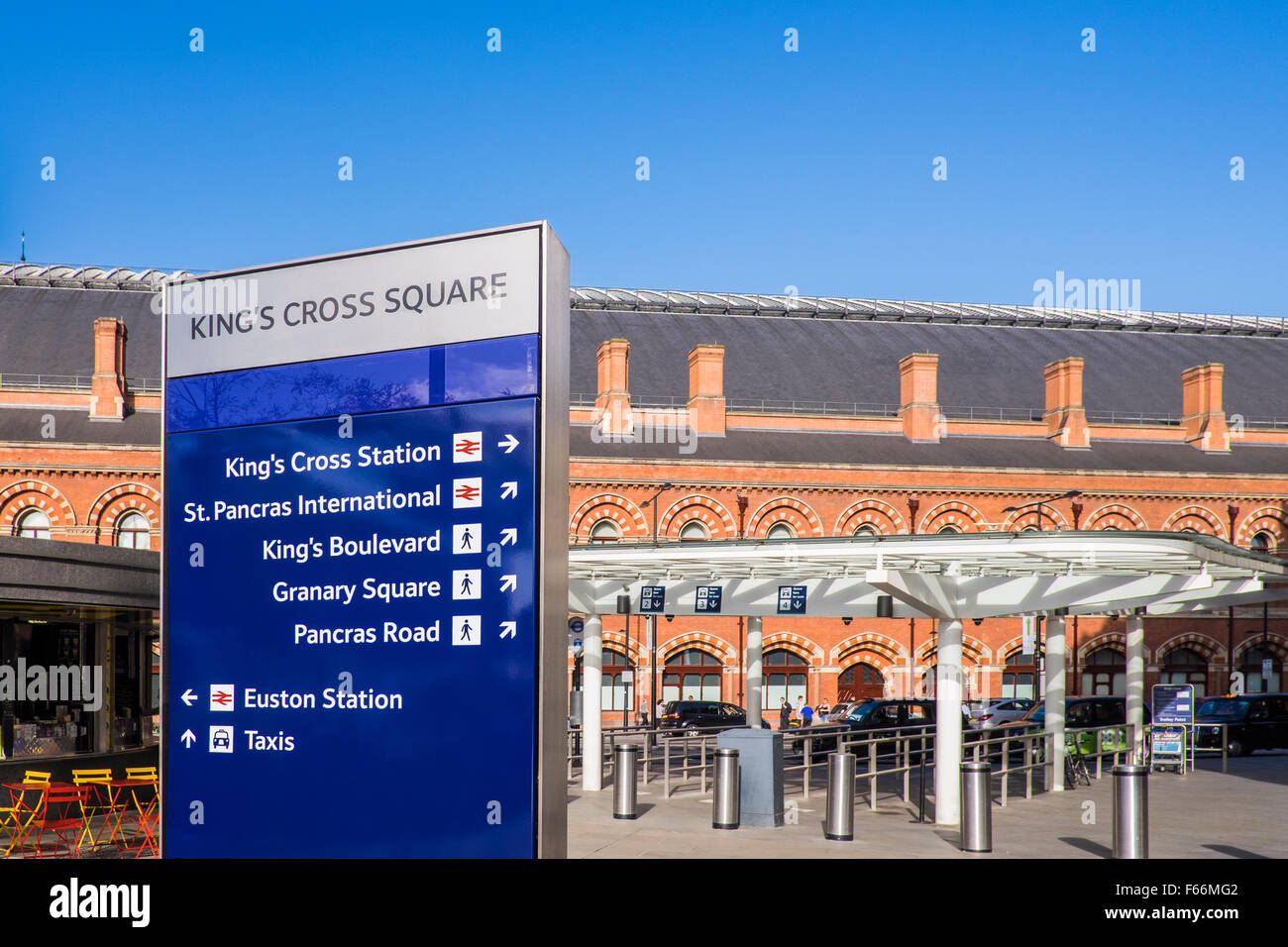 Kings cross station sign st hi-res stock photography and images - Alamy