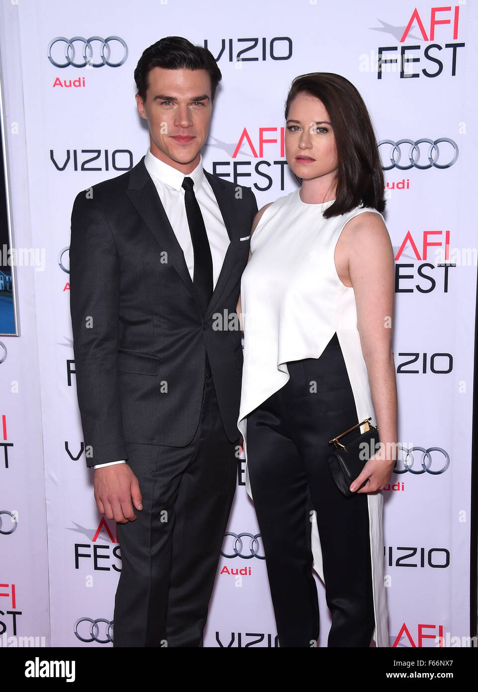 Hollywood, California, USA. 12th Nov, 2015. Finn Wittrock & Sarah ...