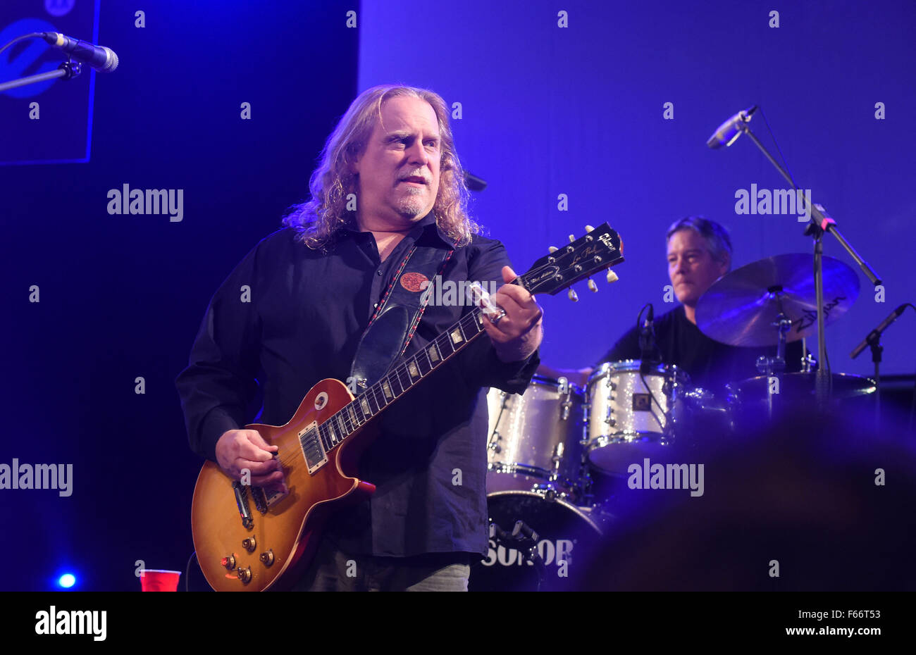 Sumperk, Czech Republic. 12th Nov, 2015. US guitarist and singer Warren ...