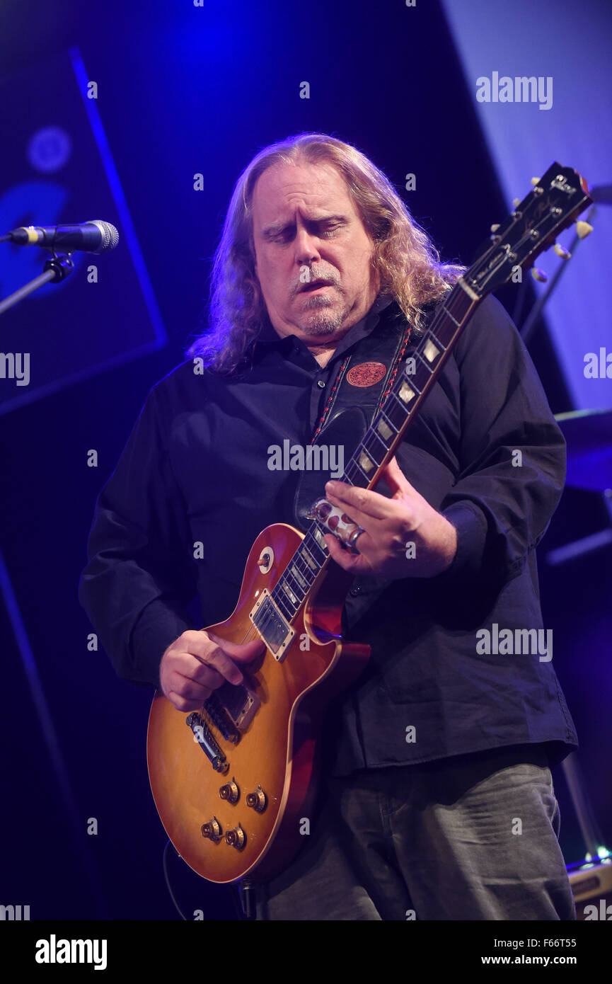 Sumperk, Czech Republic. 12th Nov, 2015. US guitarist and singer Warren ...