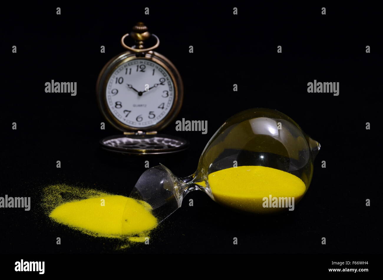 Broken Glass Hourglass Stock Photo - Alamy