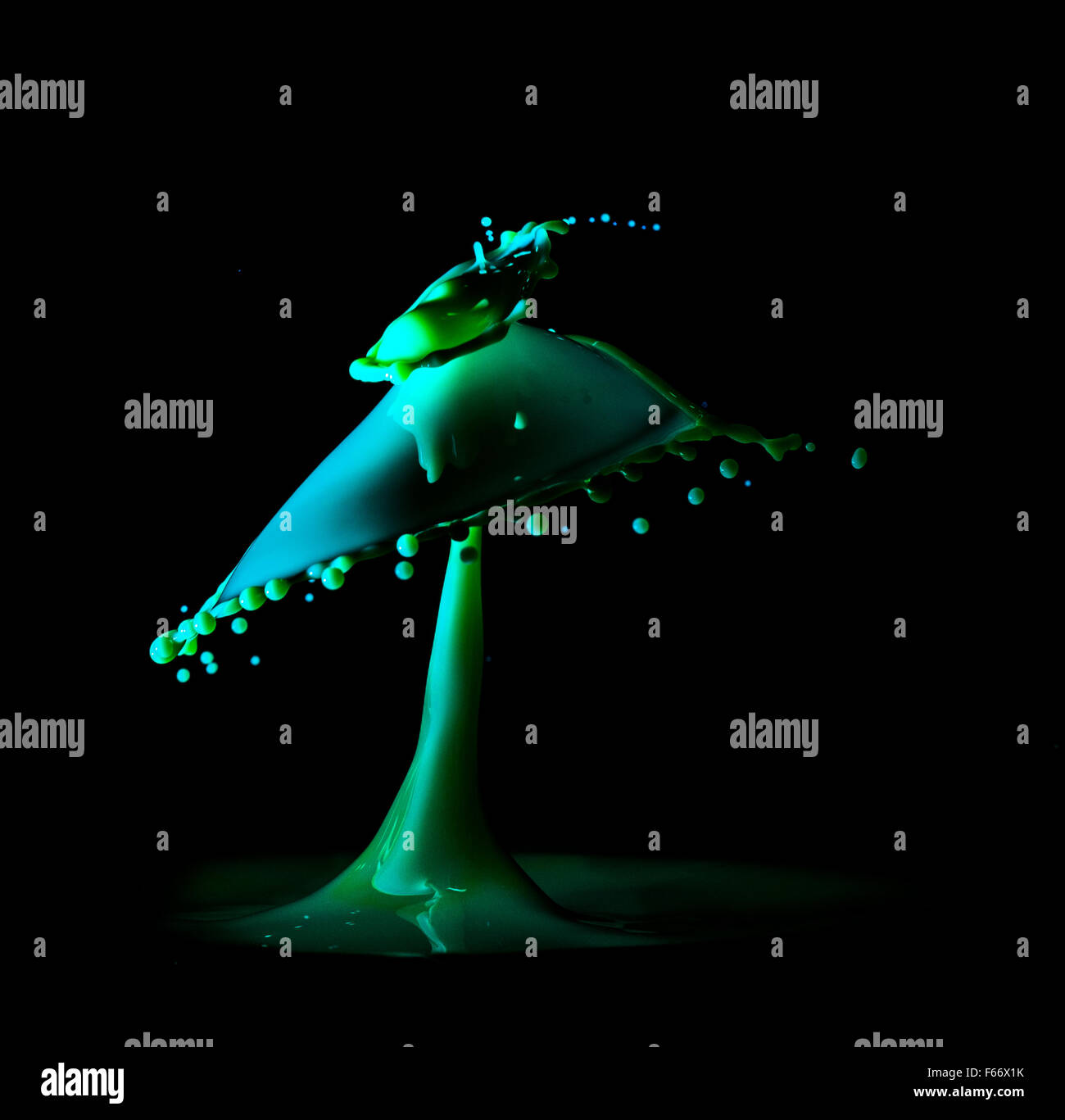 High speed flash photography milk hi-res stock photography and images ...