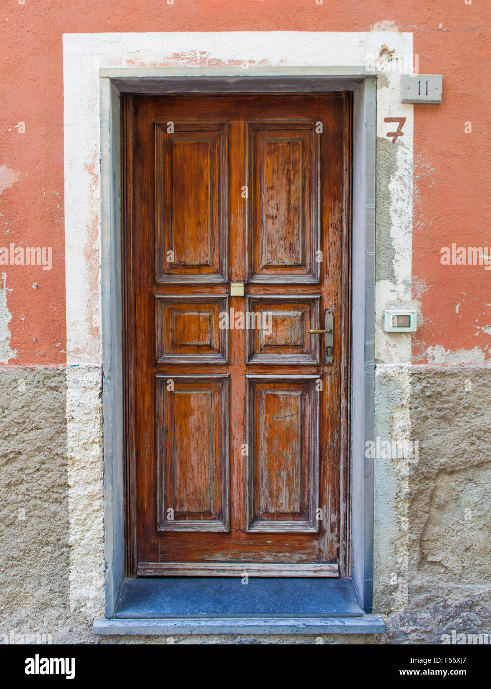 Italian door hi-res stock photography and images - Alamy
