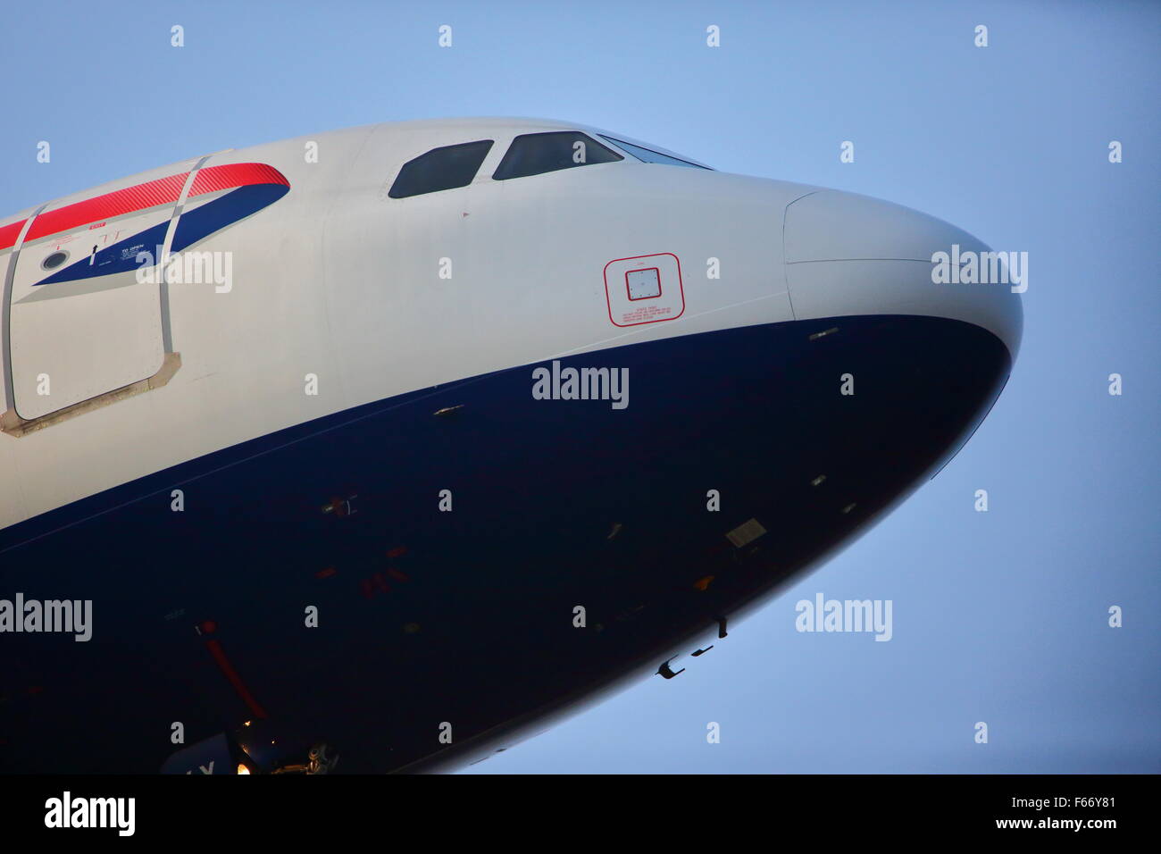 Airbus a320 cockpit hi-res stock photography and images - Alamy