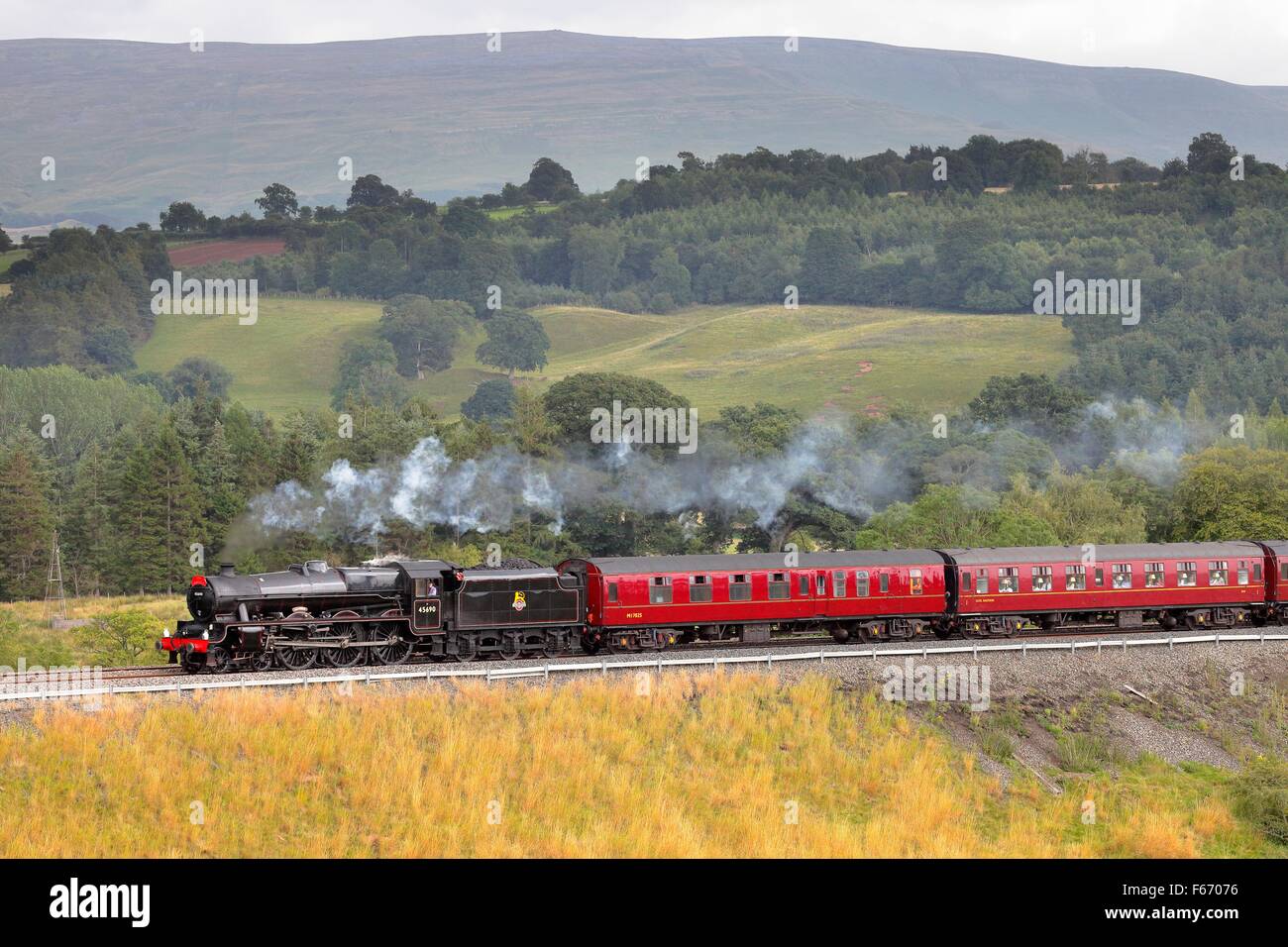 Steam locomotive LMS Jubilee Class Leander 45690 on the Settle to ...