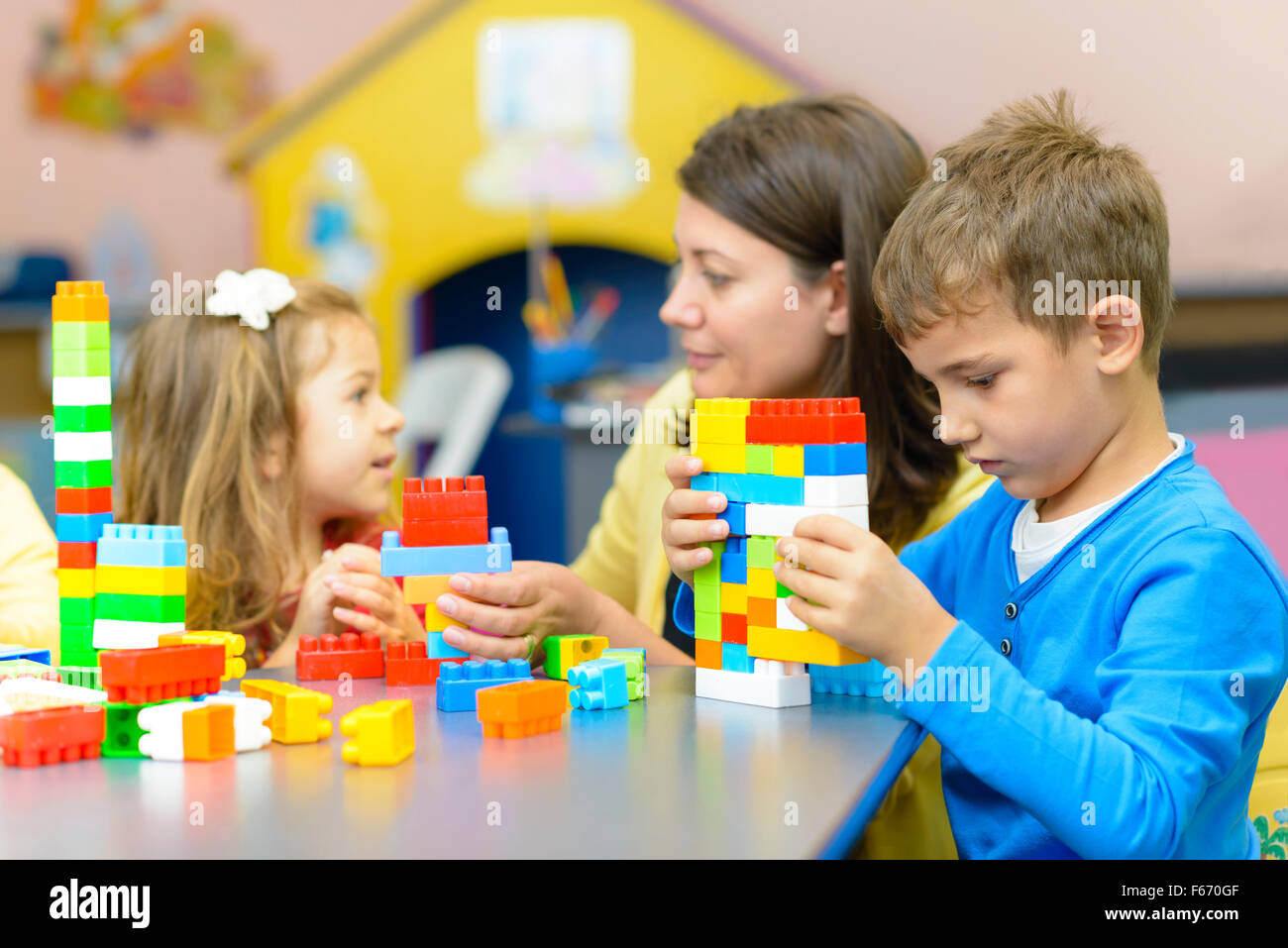Children building blocks teacher hi-res stock photography and images ...