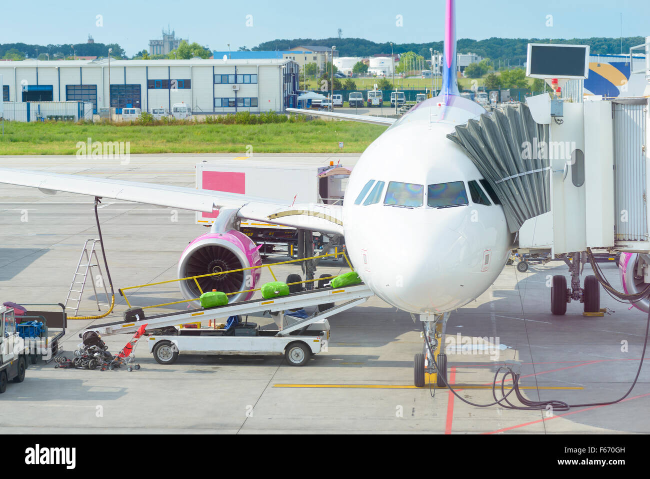 Luggage plane load hi-res stock photography and images - Alamy