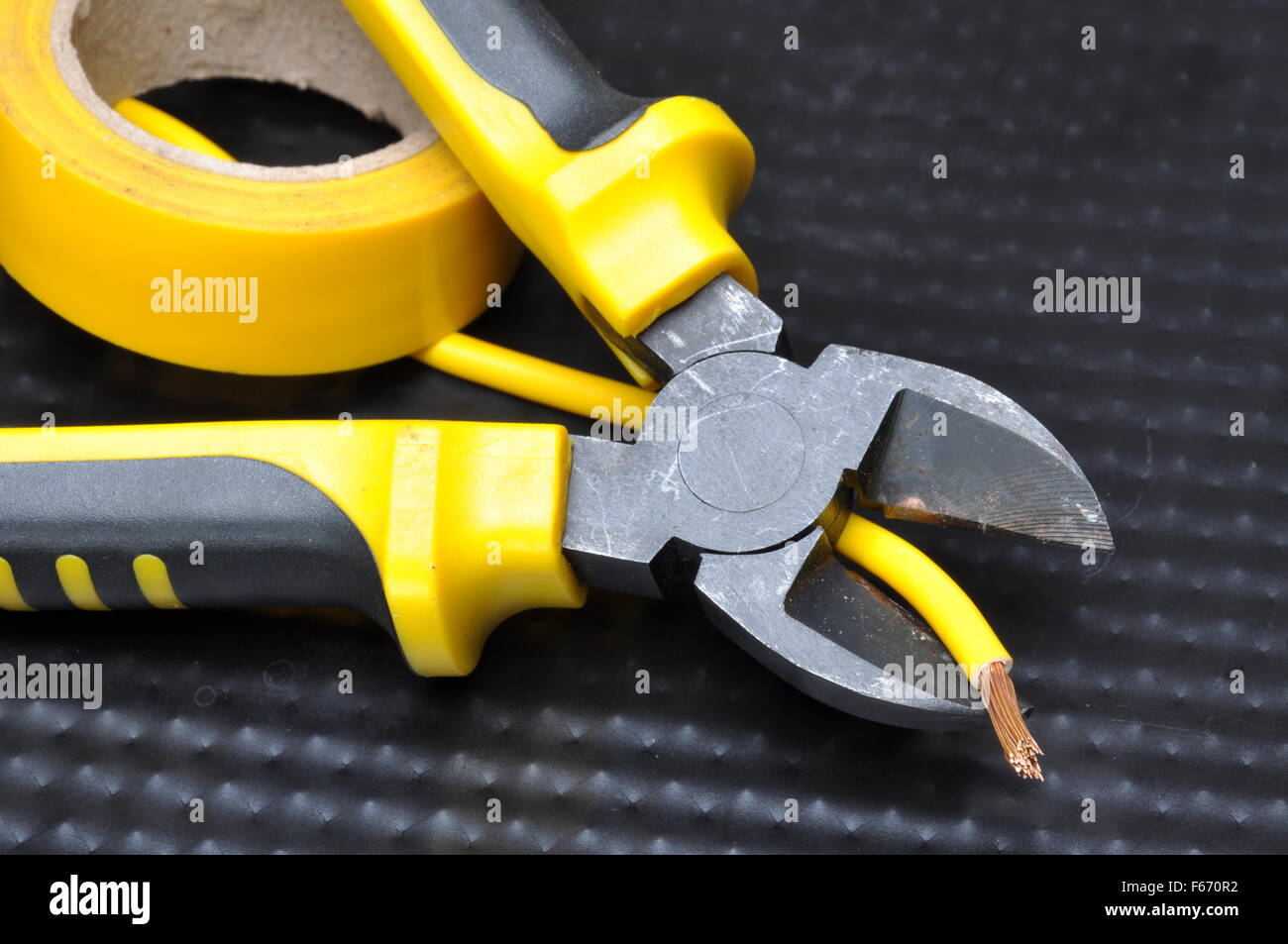 Pliers with electrical cable on metal background Stock Photo - Alamy