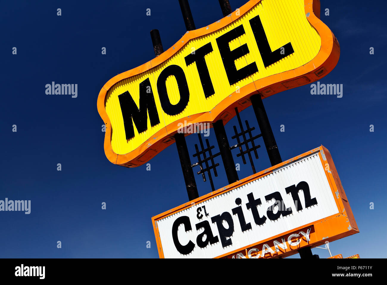 Vintage motel sign hi-res stock photography and images - Alamy