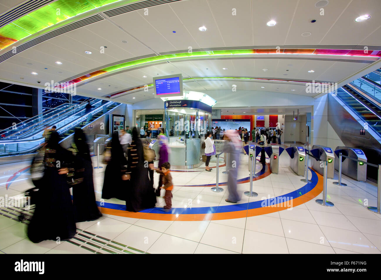 Dubai Metro station concourse busy with people Stock Photo - Alamy