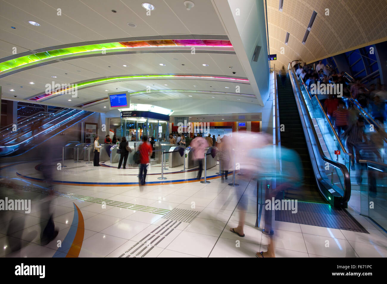 Station ticket hall hi-res stock photography and images - Alamy