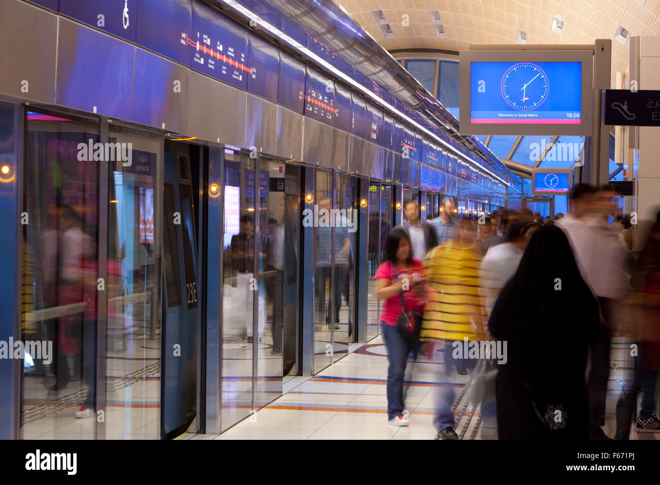 Dubai Metro Station platform with train at platform Stock Photo - Alamy