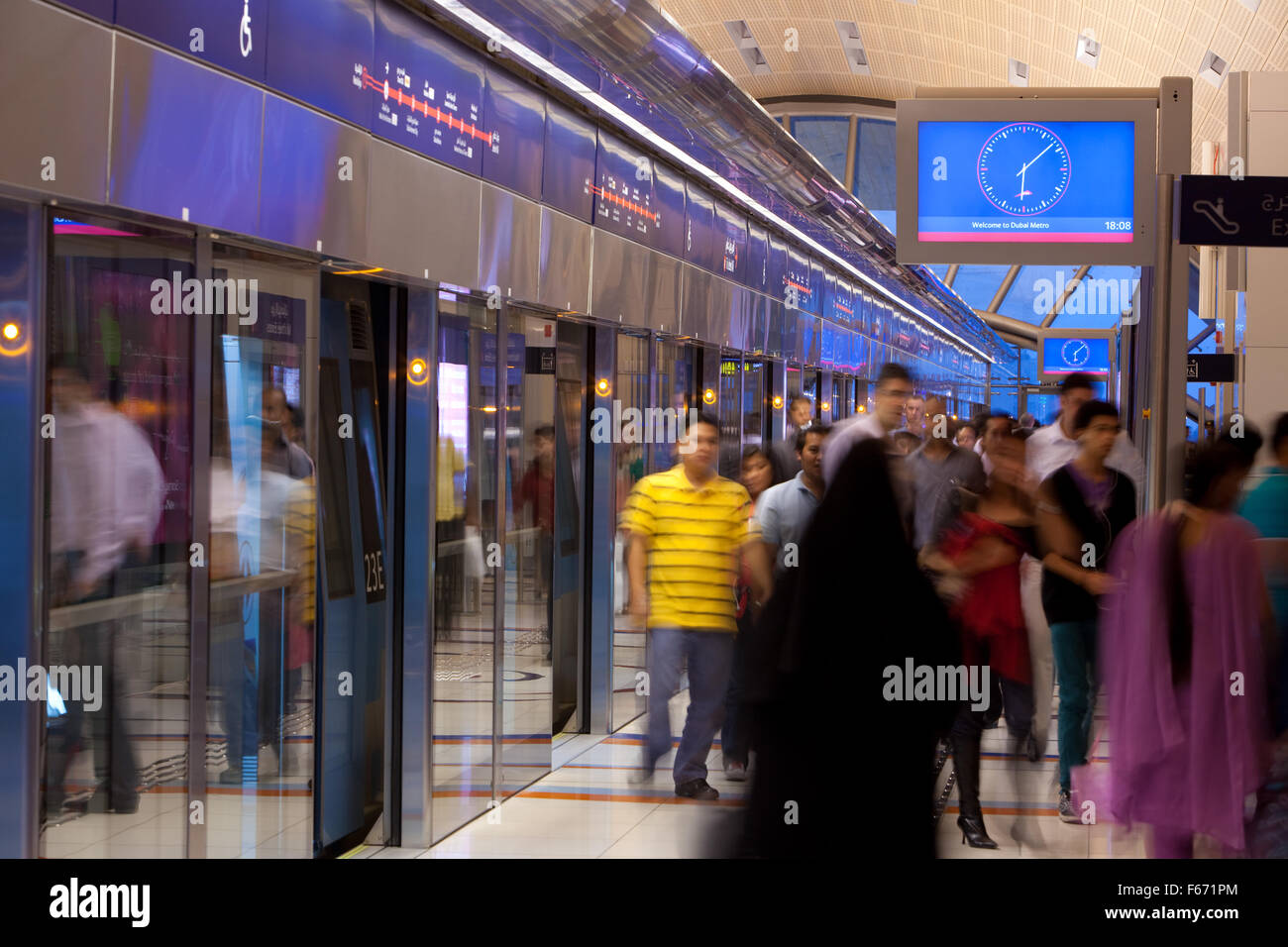 Dubai Metro Station platform with train at platform Stock Photo - Alamy