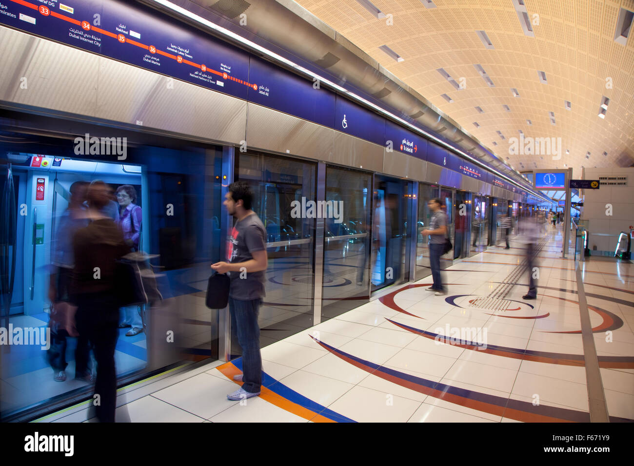 Dubai Metro Station platform with train at platform Stock Photo - Alamy
