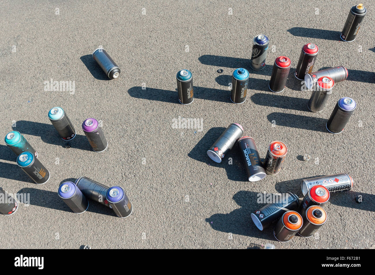 Spray cans hi-res stock photography and images - Alamy
