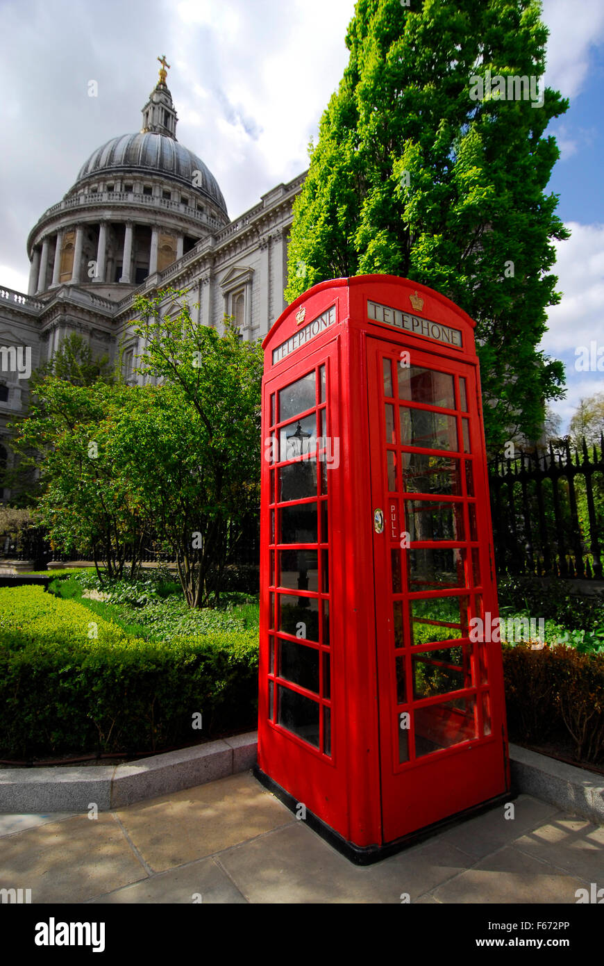 London St Pauls, Cathedral, phone box, London; UK Stock Photo - Alamy