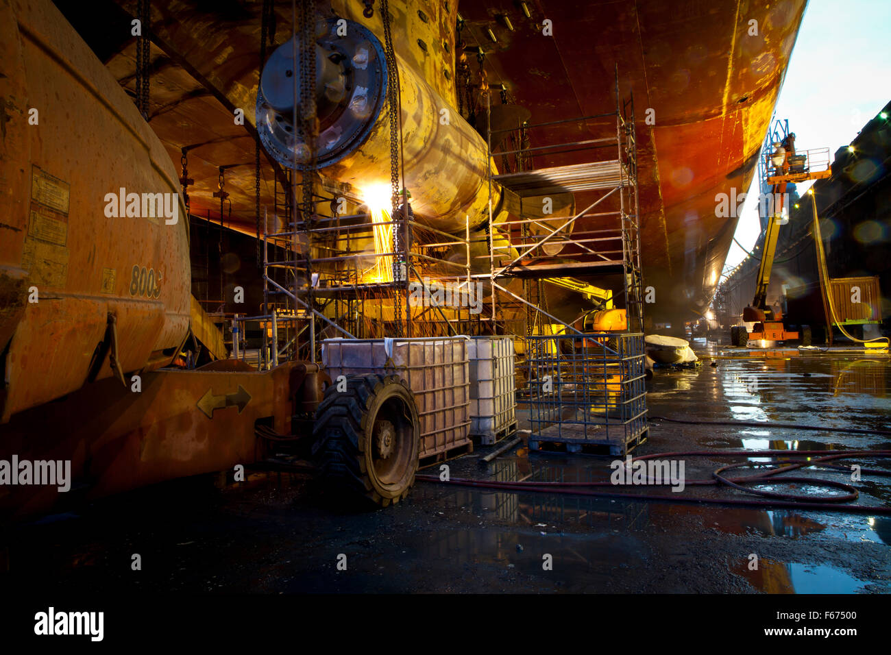 Men at work during dry dock Stock Photo - Alamy