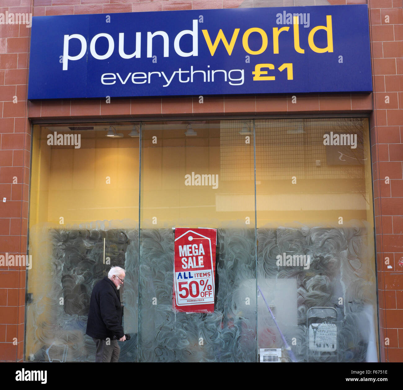 Poundworld closure hi-res stock photography and images - Alamy
