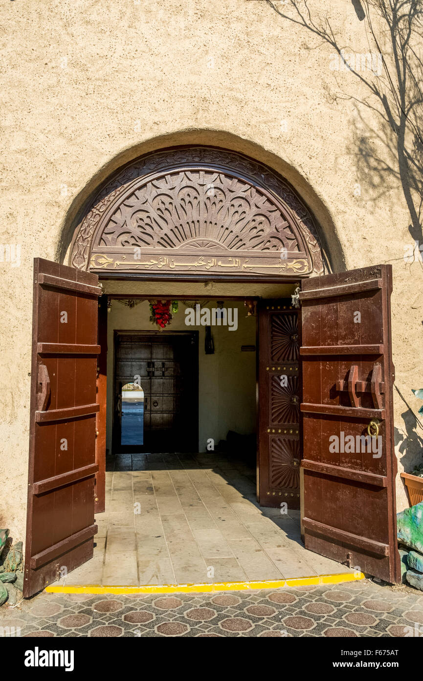 Abu Dhabi corniche and promenade heritage cafe Stock Photo - Alamy