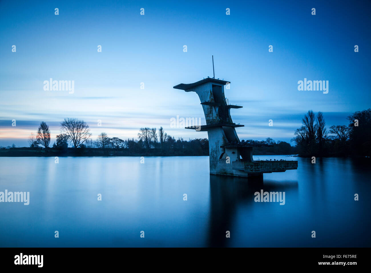 Diving platforms hi-res stock photography and images - Alamy