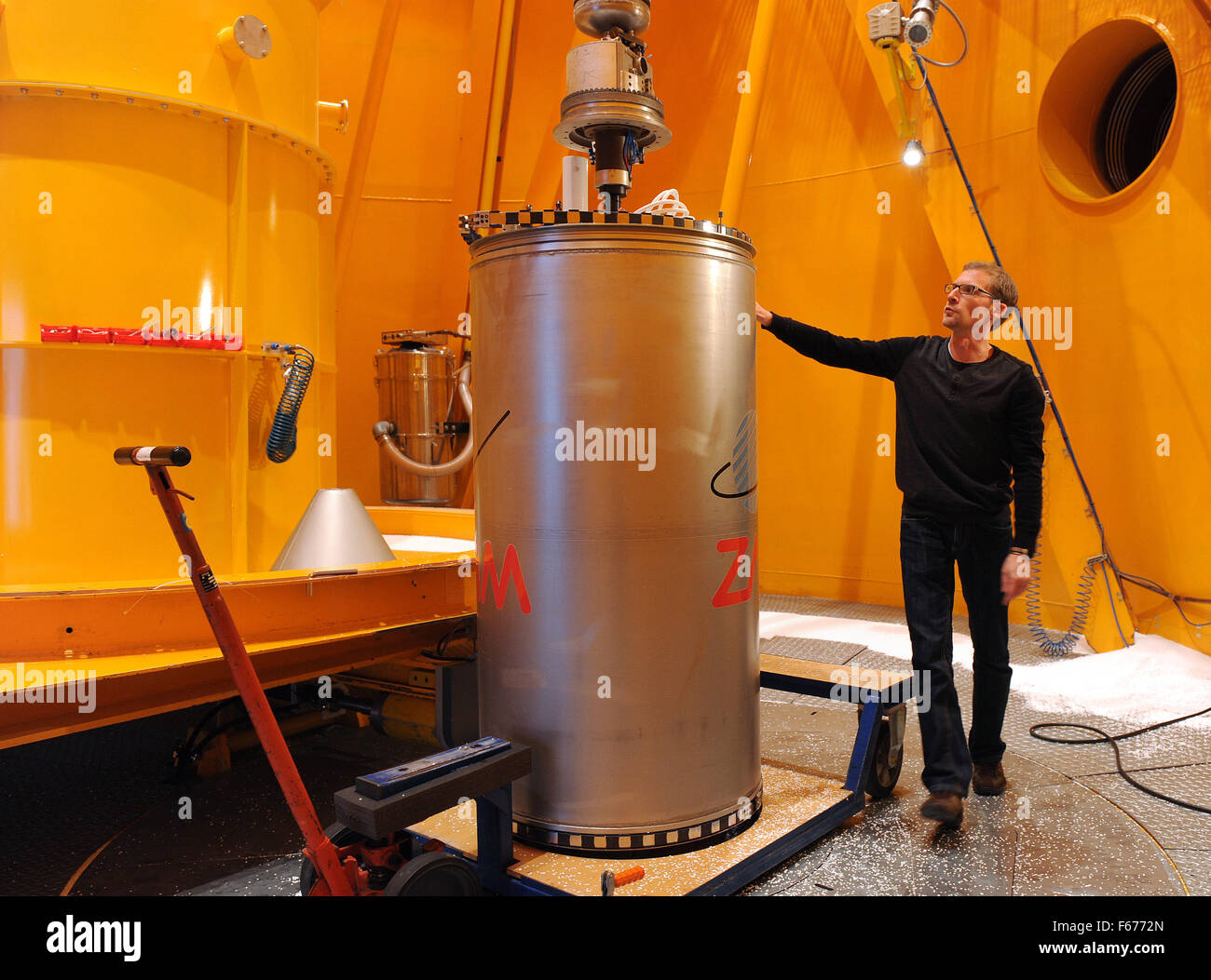 Microgravity drop tower hi-res stock photography and images - Alamy
