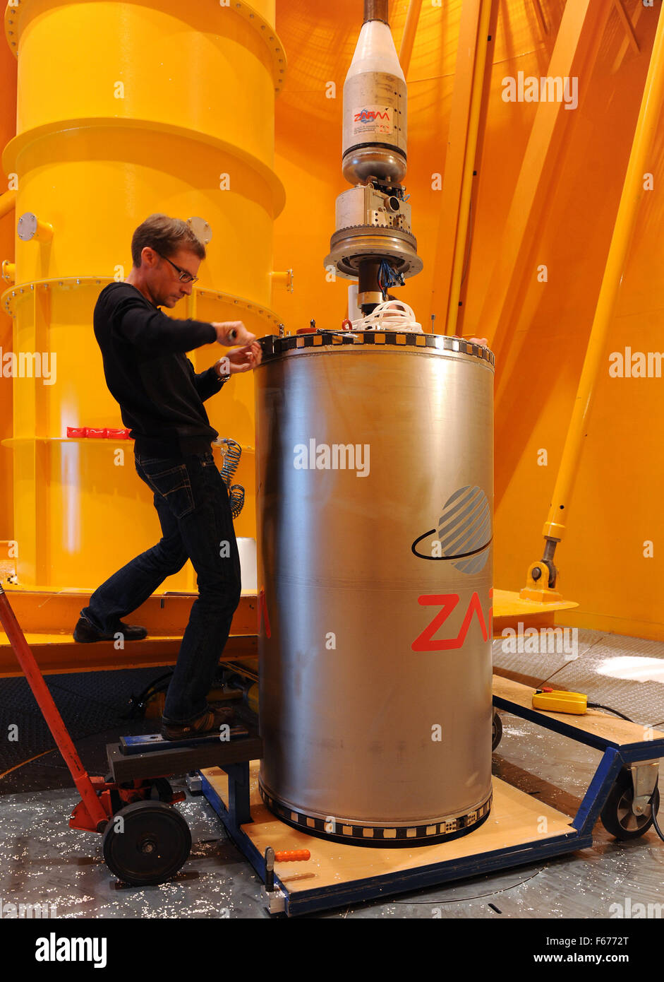 Microgravity drop tower hi-res stock photography and images - Alamy