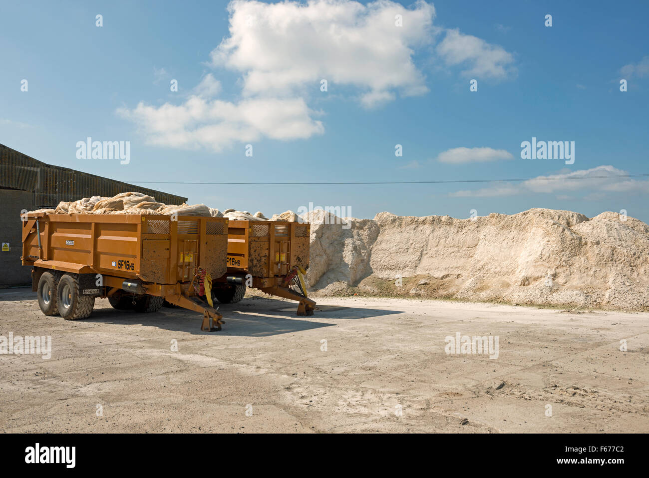 Farm trailers hi-res stock photography and images - Alamy