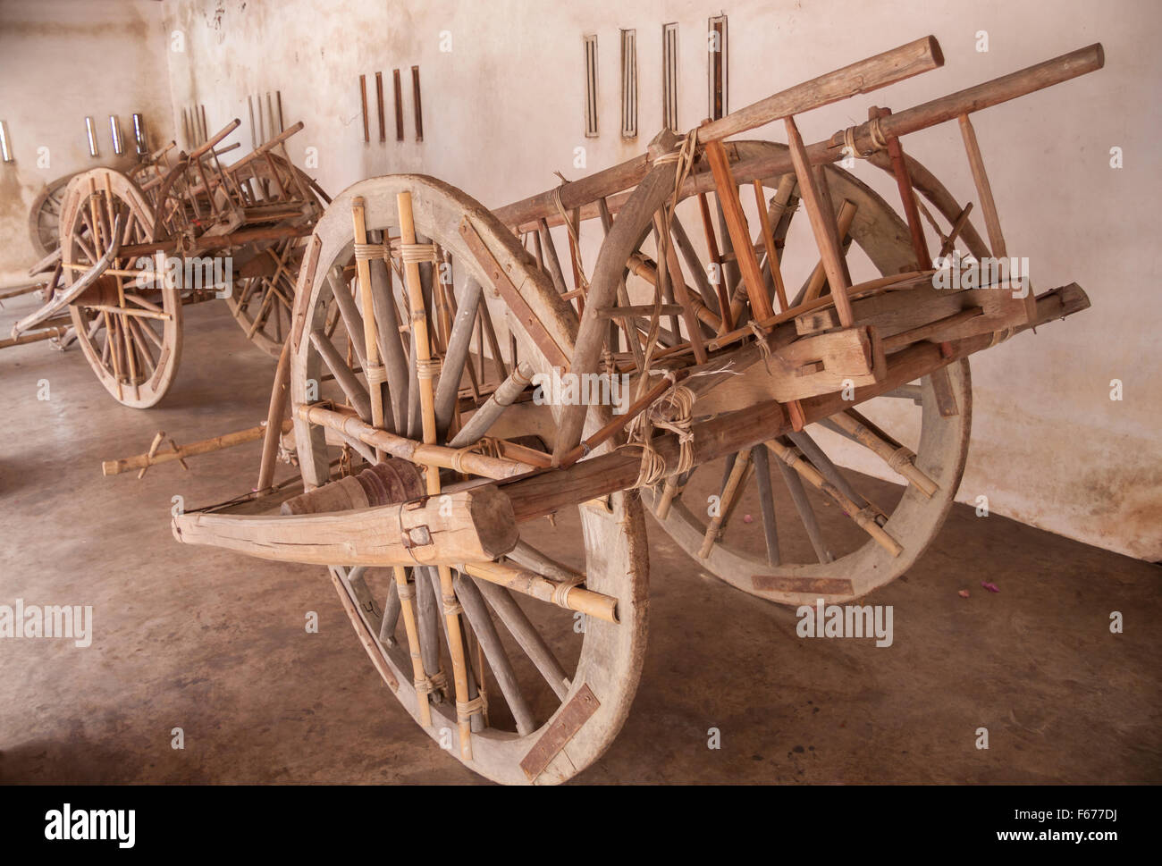 Wooden cart Thai Style Stock Photo - Alamy