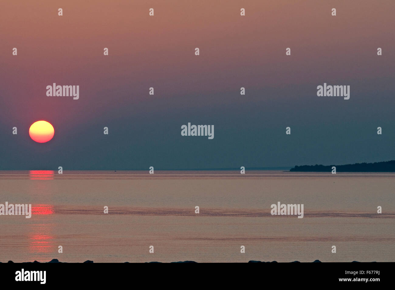 sunset on the horizon above sea Stock Photo - Alamy