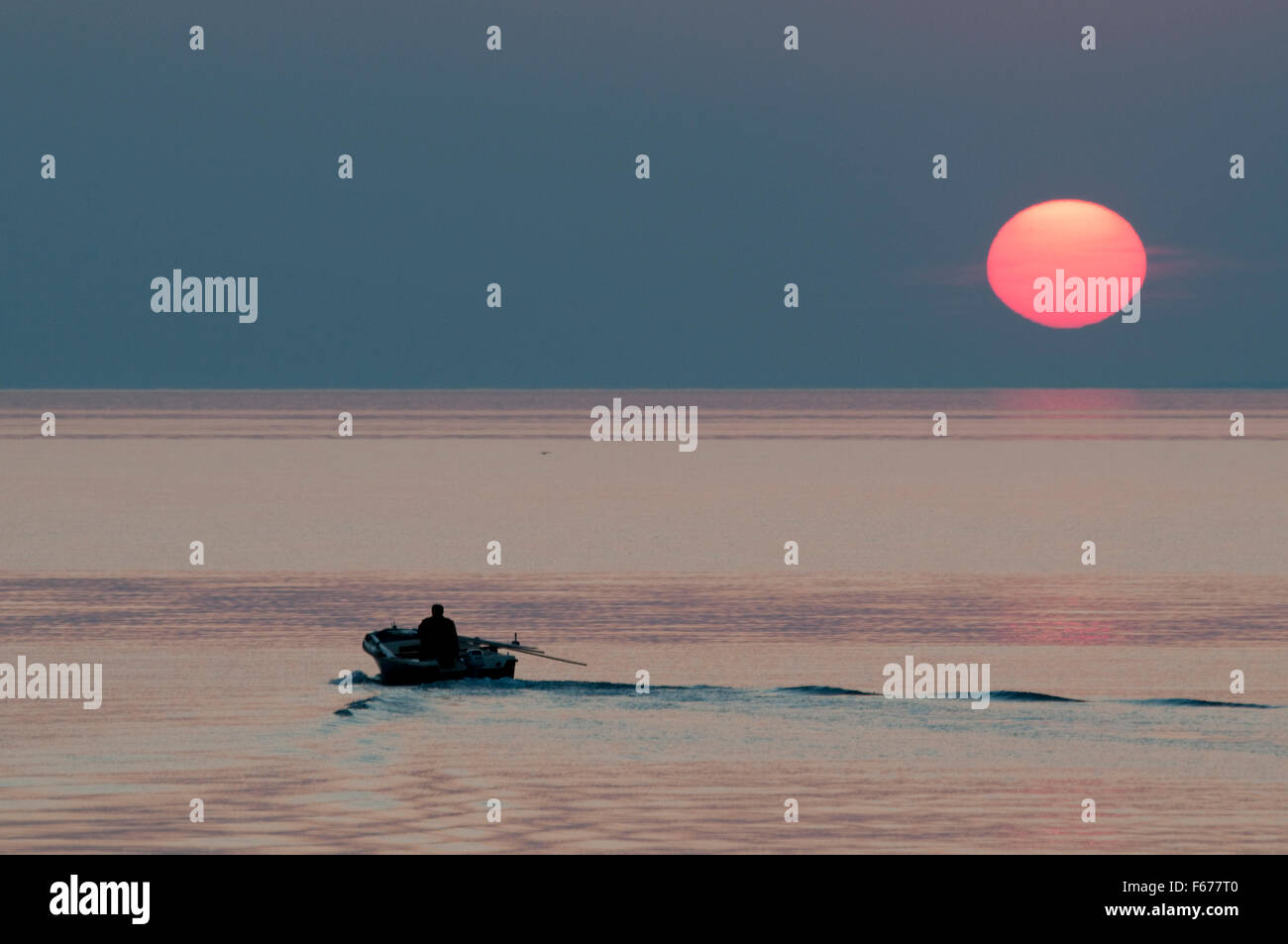 sunset on the horizon above sea Stock Photo - Alamy