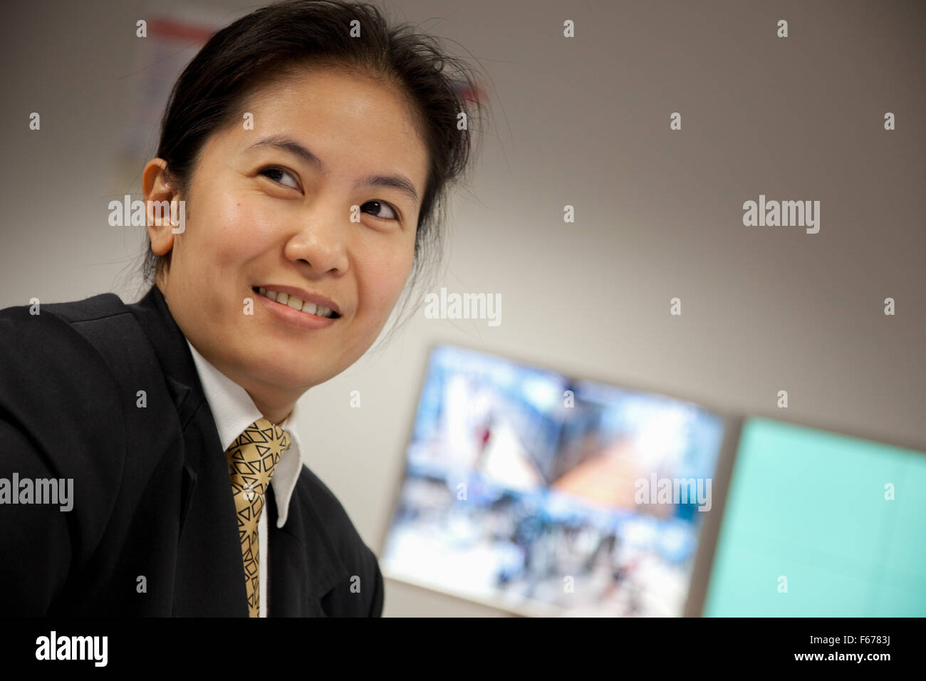 Staff assistance in the Dubai Metro Stock Photo - Alamy