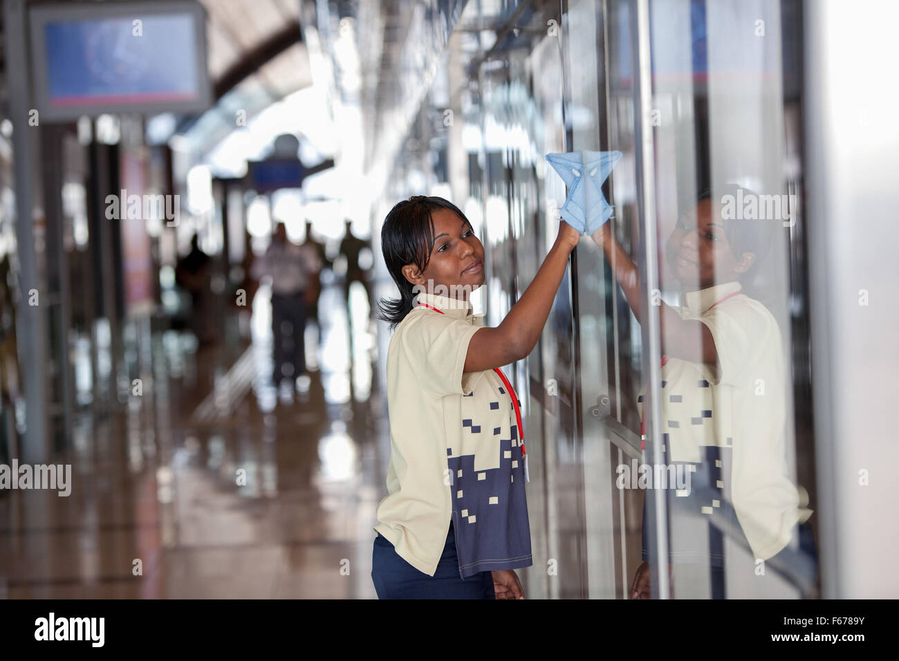 Dubai metro staff cleaning hi-res stock photography and images - Alamy