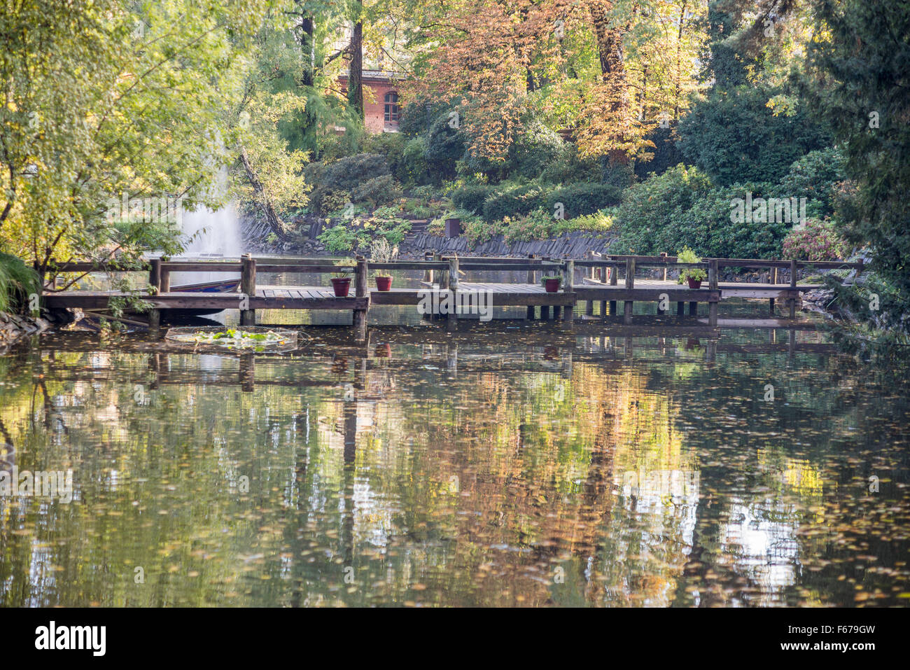 Water footbridge hi-res stock photography and images - Alamy