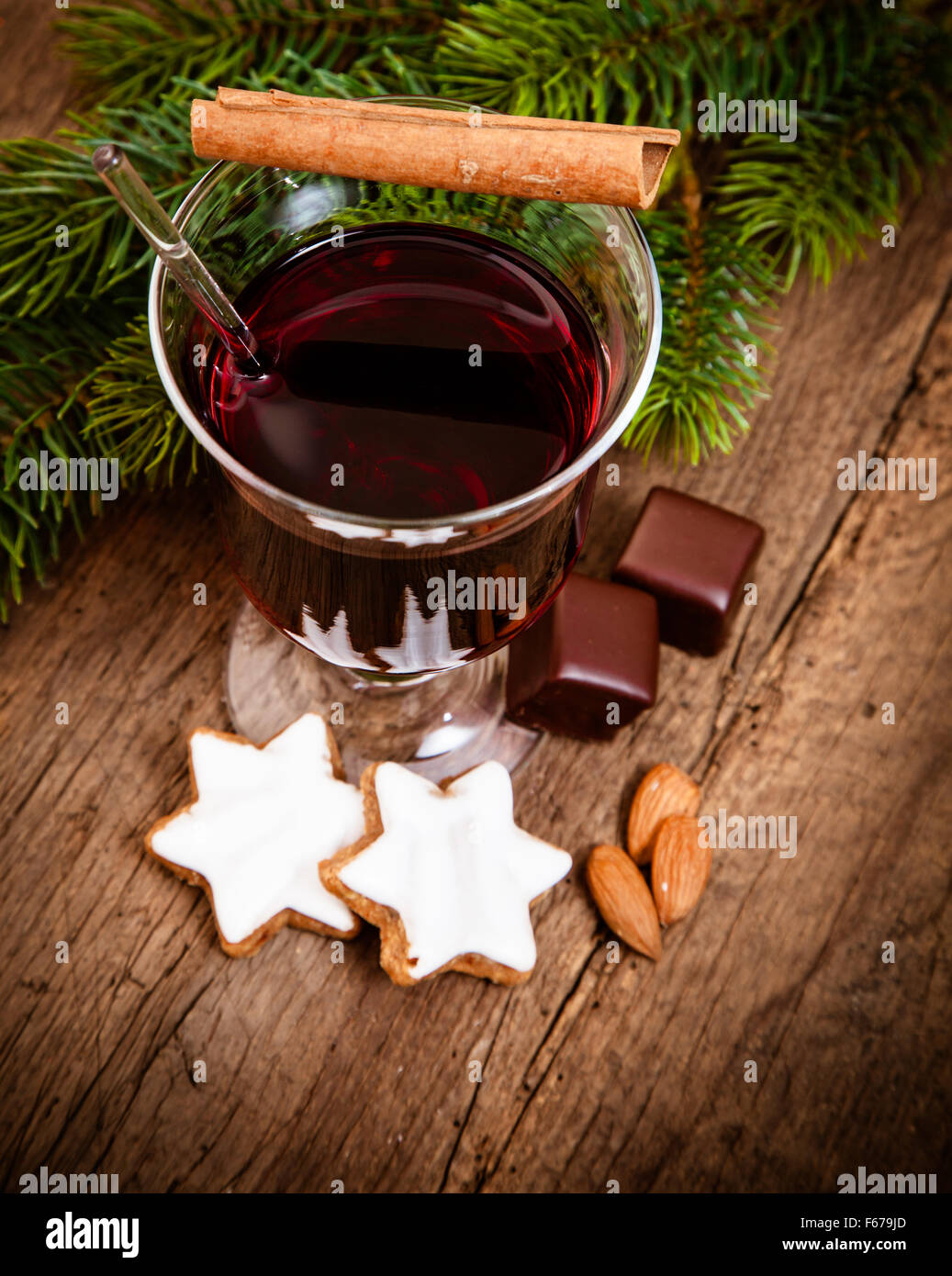 Fine german glühwein on wooden board Stock Photo - Alamy