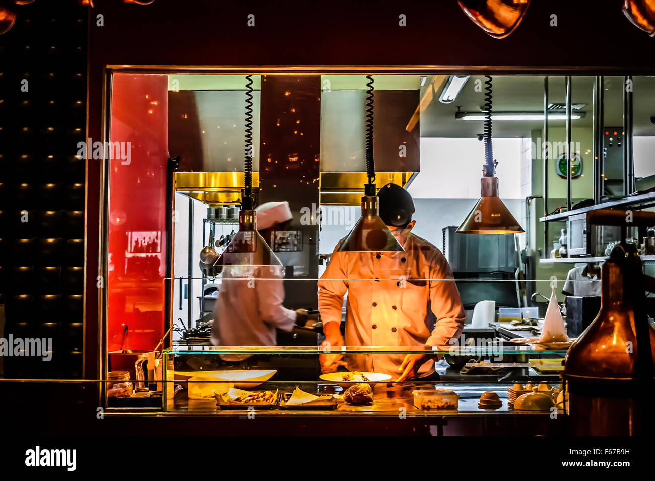 Chefs working in italian restaurant kitchen Stock Photo - Alamy