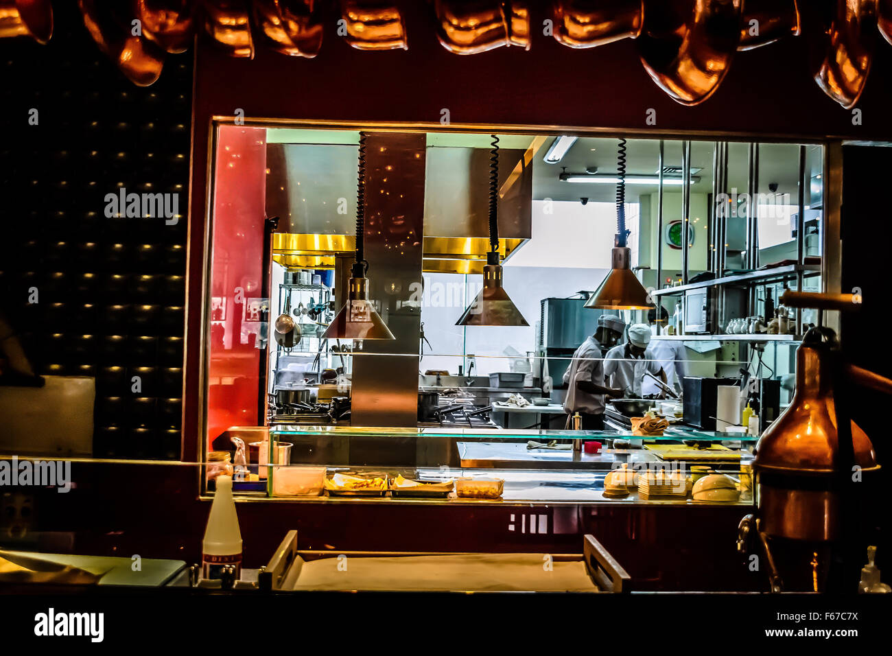 Chefs working in italian restaurant kitchen Stock Photo - Alamy
