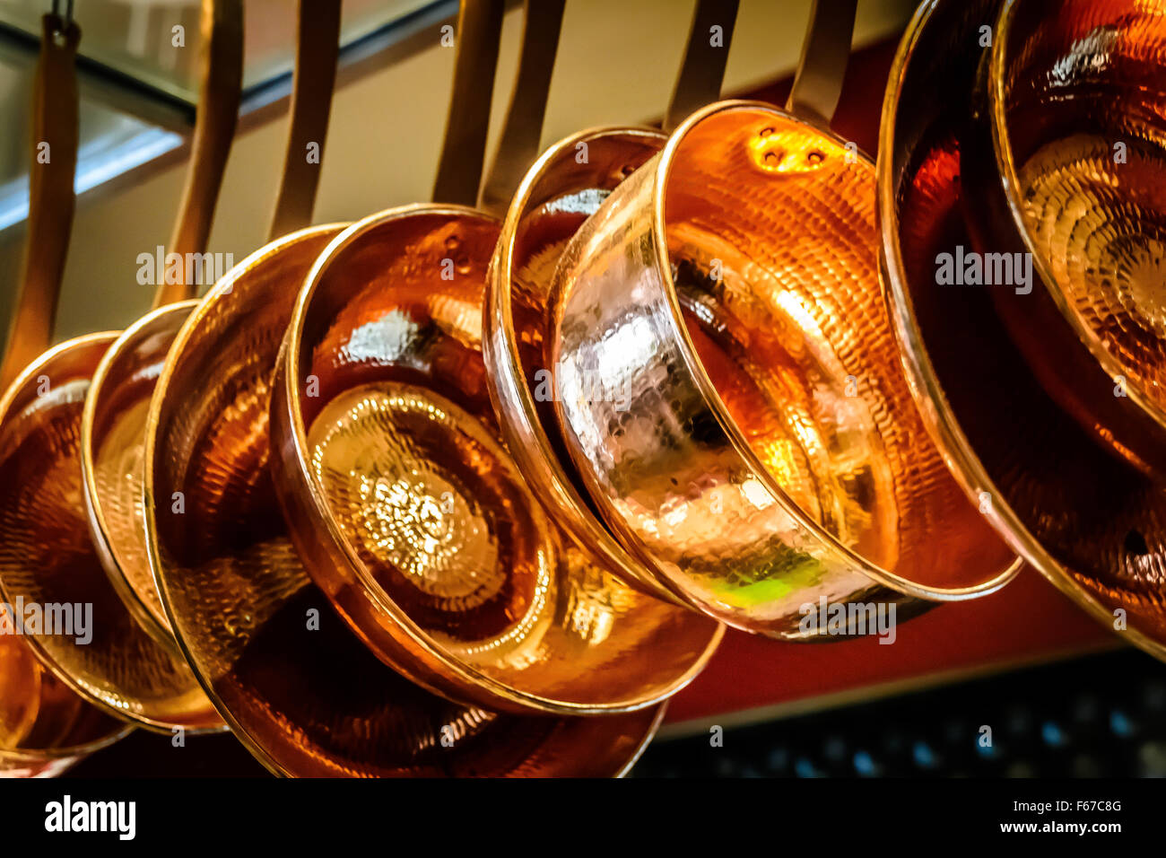 Copper pots and pans hi-res stock photography and images - Alamy