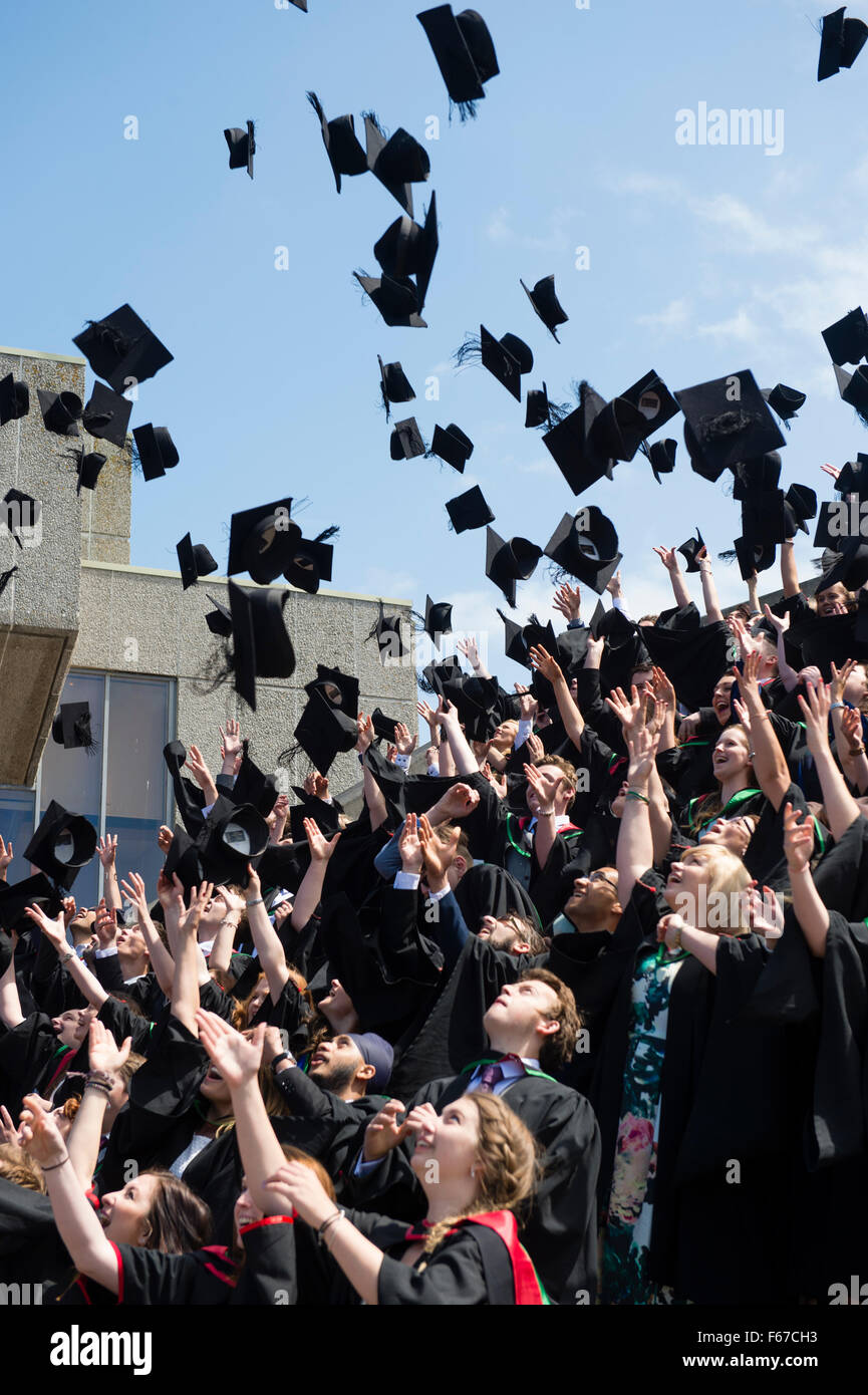 Group of people graduation ceremony hi-res stock photography and images ...