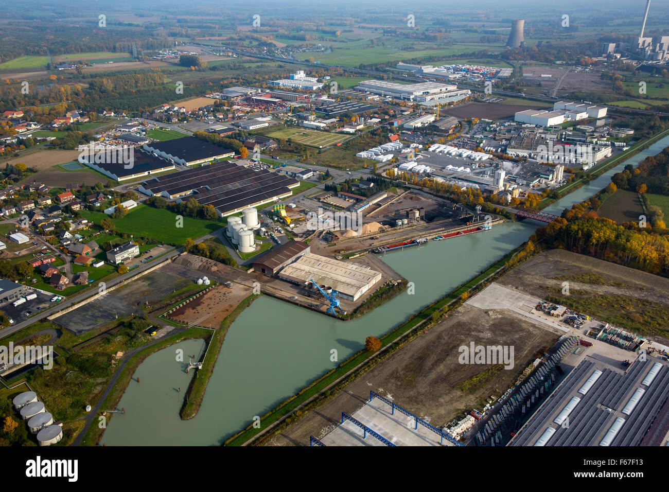 Uentroper harbor with industrial estate Zollstraße Uentrop, in the ...