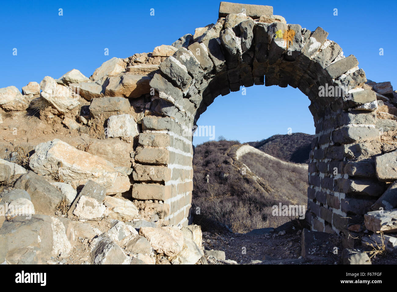 Great Wall of China viewed through an arch Stock Photo - Alamy