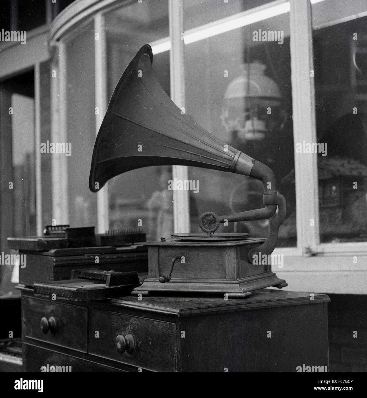 1950s, historical picture of a late 19th century musical phonograph ...