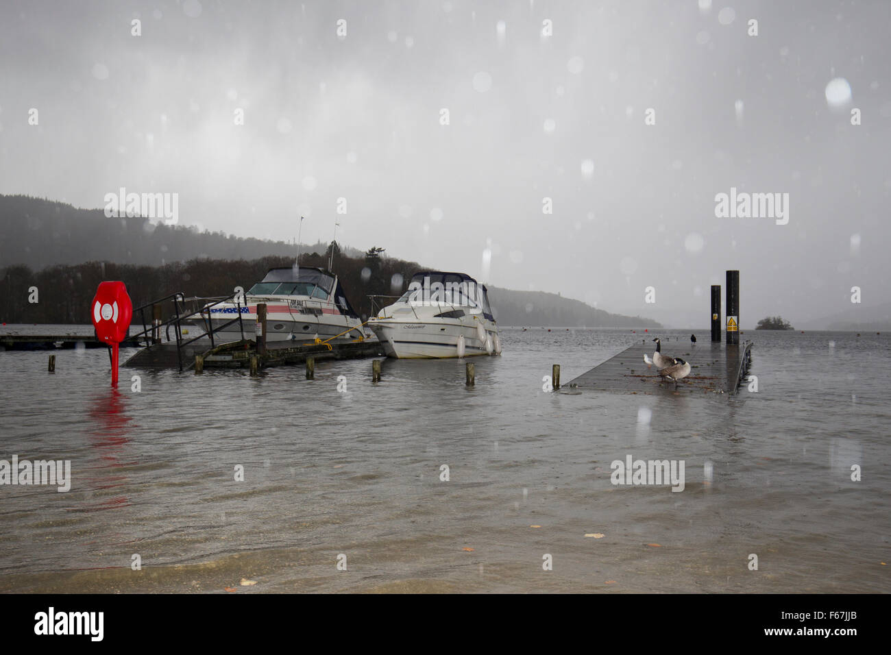 Lake Windermere, Cumbria, UK. 13th November 2015. UK Weather. Lake ...