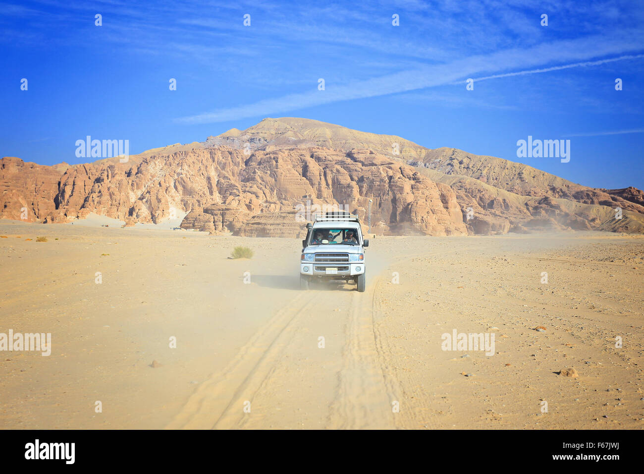 Sinai desert road egypt hi-res stock photography and images - Alamy
