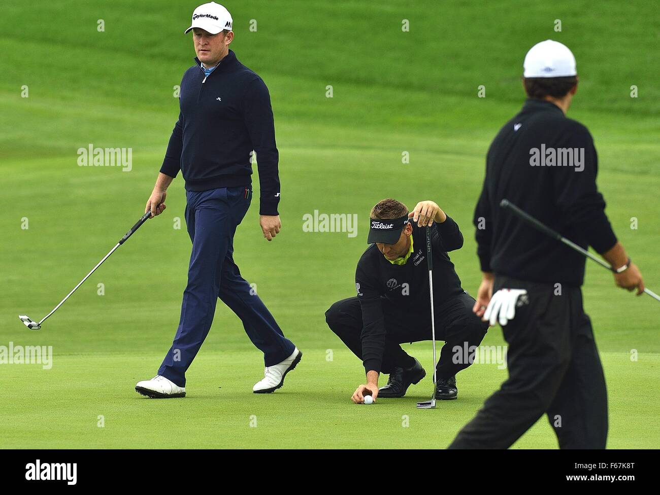 Shanghai, China. 13th Nov, 2015. JAMIE DONALDSON of Wales (L) and IAN ...