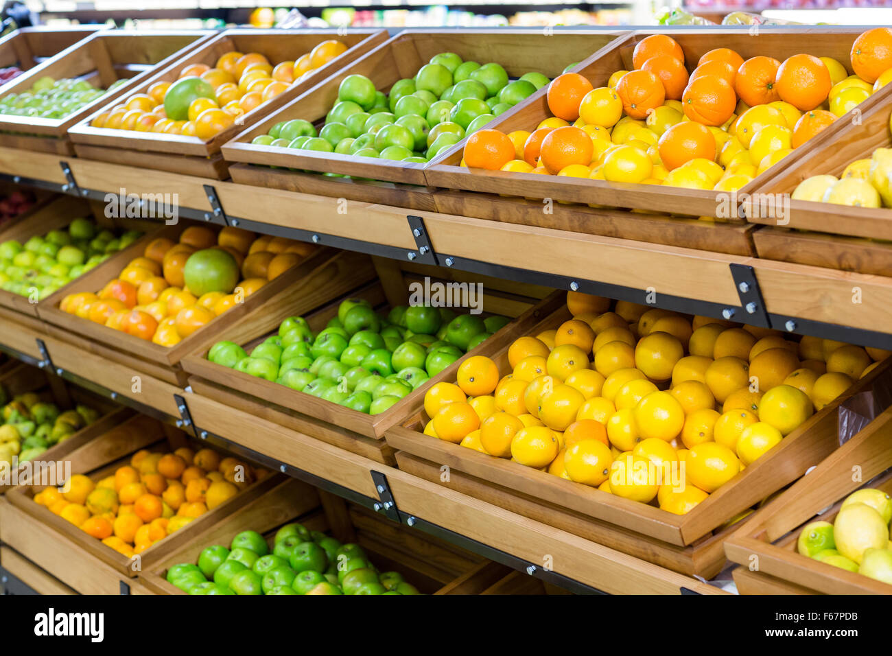 Supermarket vegetable aisle hi-res stock photography and images - Alamy