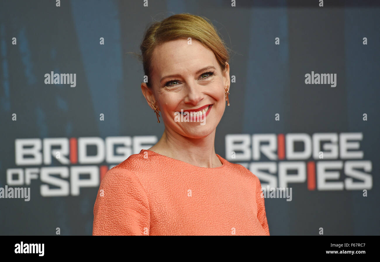 Berlin, Germany. 13th Nov, 2015. US film actress Amy Ryan arrives at the premiere of the film ...