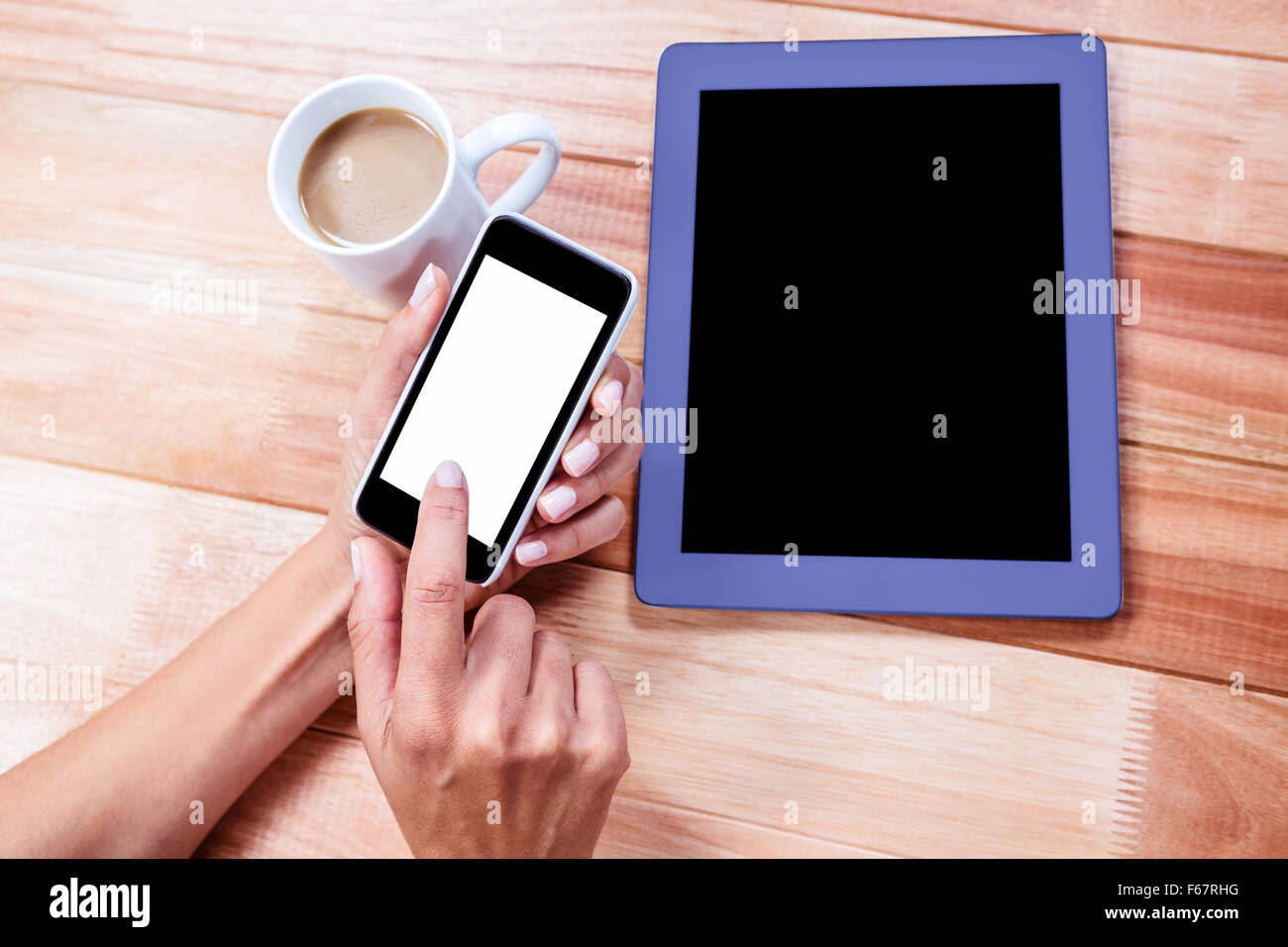 Businesswoman using her smartphone on desk Stock Photo - Alamy