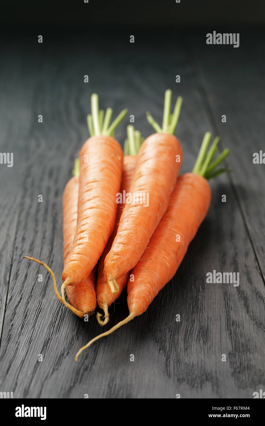 organic carrots on old oak table Stock Photo - Alamy