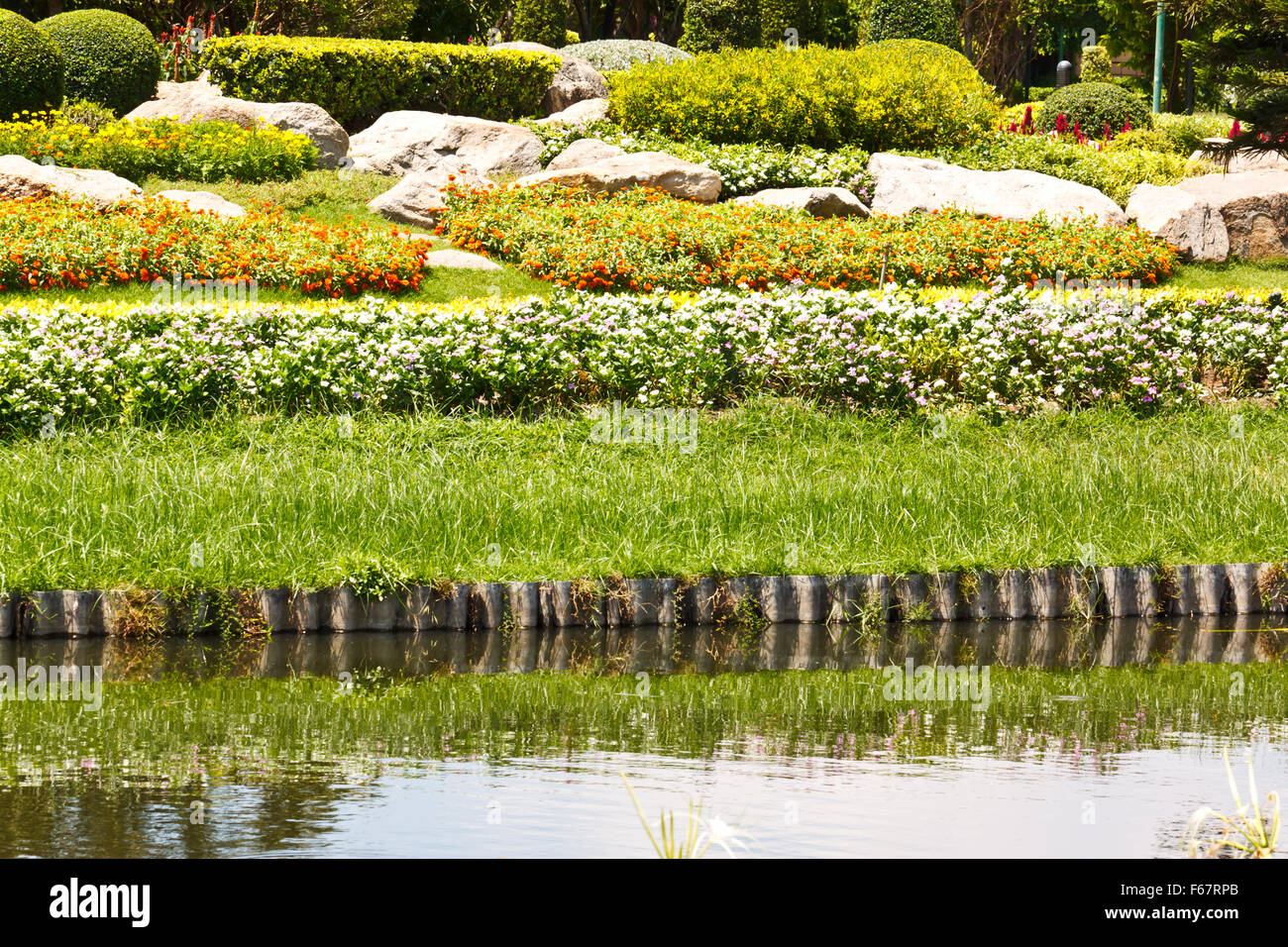 Beautiful garden hi-res stock photography and images - Alamy