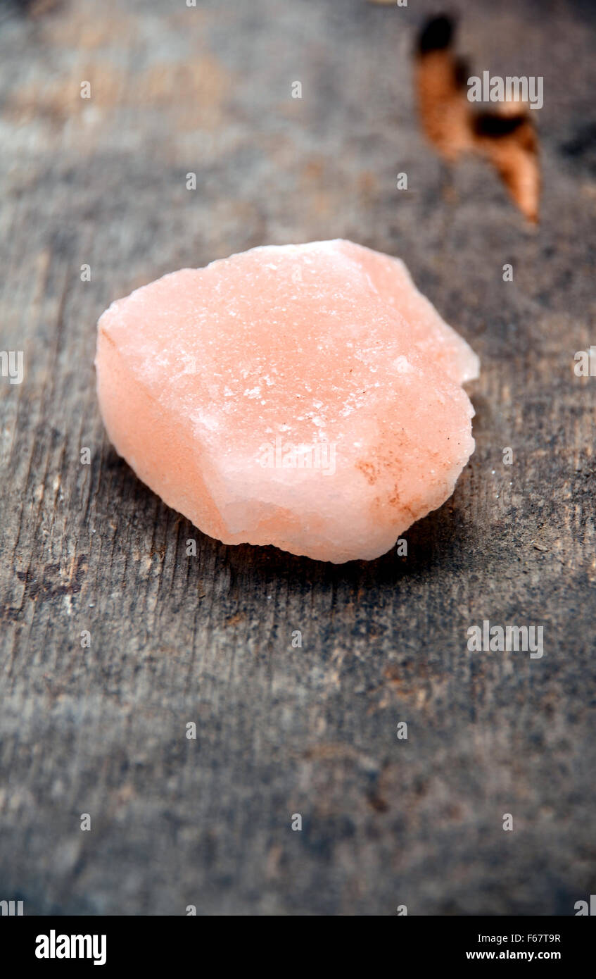 Himalayan pink crystal salt high resolution image Stock Photo - Alamy